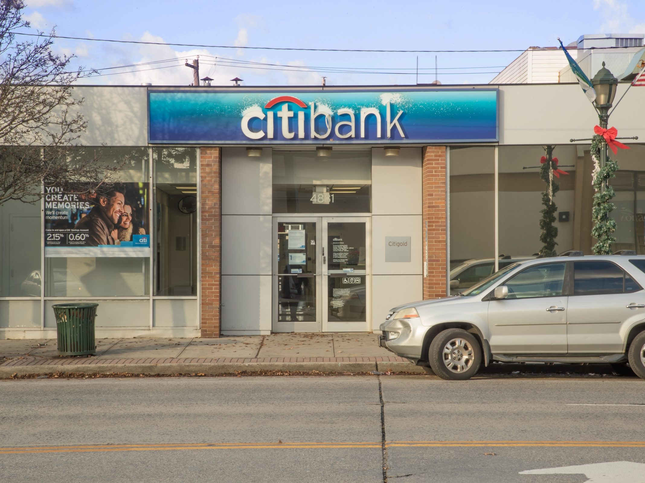 NNN Citibank Building - Maltz Auctions